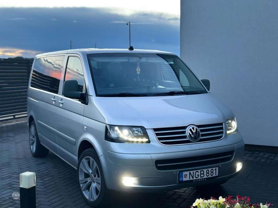 Grey Volkswagen Multivan 2008 in Vilnius, with an engine capacity of 2.46 L and mileage of 336 thousand km for 9000 €, photo 1 on AUTOMOTO.COM.LV