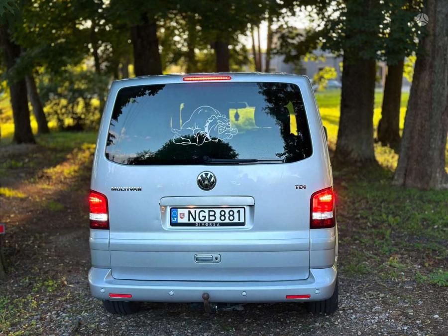 Grey Volkswagen Multivan 2008 in Vilnius, with an engine capacity of 2.46 L and mileage of 336 thousand km for 9000 €, photo 13 on AUTOMOTO.COM.LV