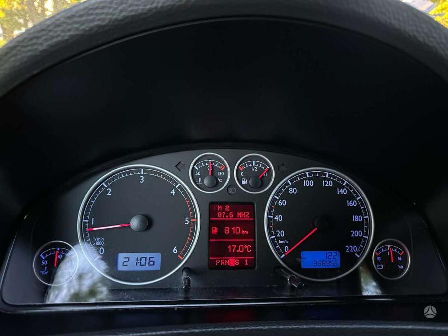 Grey Volkswagen Multivan 2008 in Vilnius, with an engine capacity of 2.46 L and mileage of 336 thousand km for 9000 €, photo 23 on AUTOMOTO.COM.LV