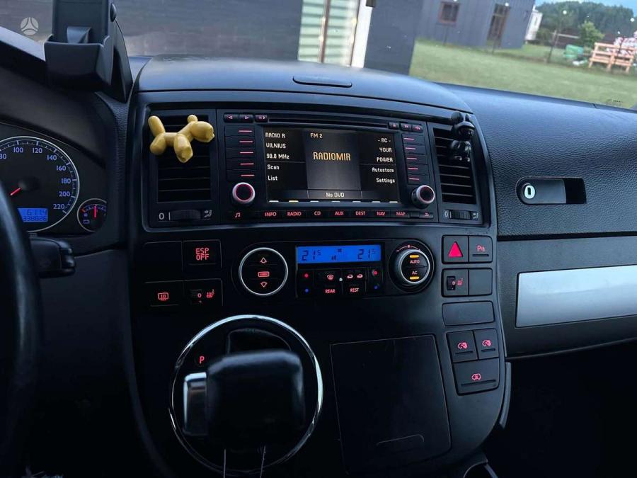 Grey Volkswagen Multivan 2008 in Vilnius, with an engine capacity of 2.46 L and mileage of 336 thousand km for 9000 €, photo 24 on AUTOMOTO.COM.LV