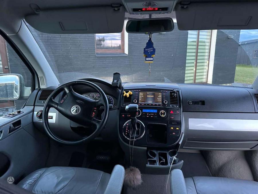 Grey Volkswagen Multivan 2008 in Vilnius, with an engine capacity of 2.46 L and mileage of 336 thousand km for 9000 €, photo 25 on AUTOMOTO.COM.LV