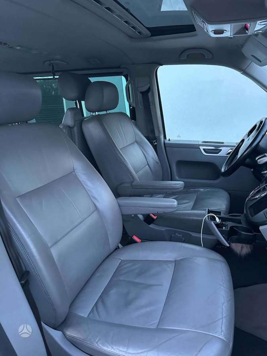 Grey Volkswagen Multivan 2008 in Vilnius, with an engine capacity of 2.46 L and mileage of 336 thousand km for 9000 €, photo 26 on AUTOMOTO.COM.LV