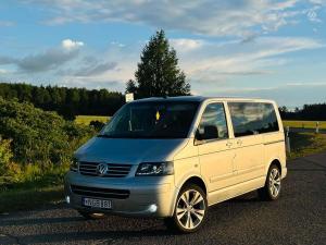 Grey Volkswagen Multivan 2008 in Vilnius, with an engine capacity of 2.46 L and mileage of 336 thousand km for 9000 €, photo 29 on AUTOMOTO.COM.LV