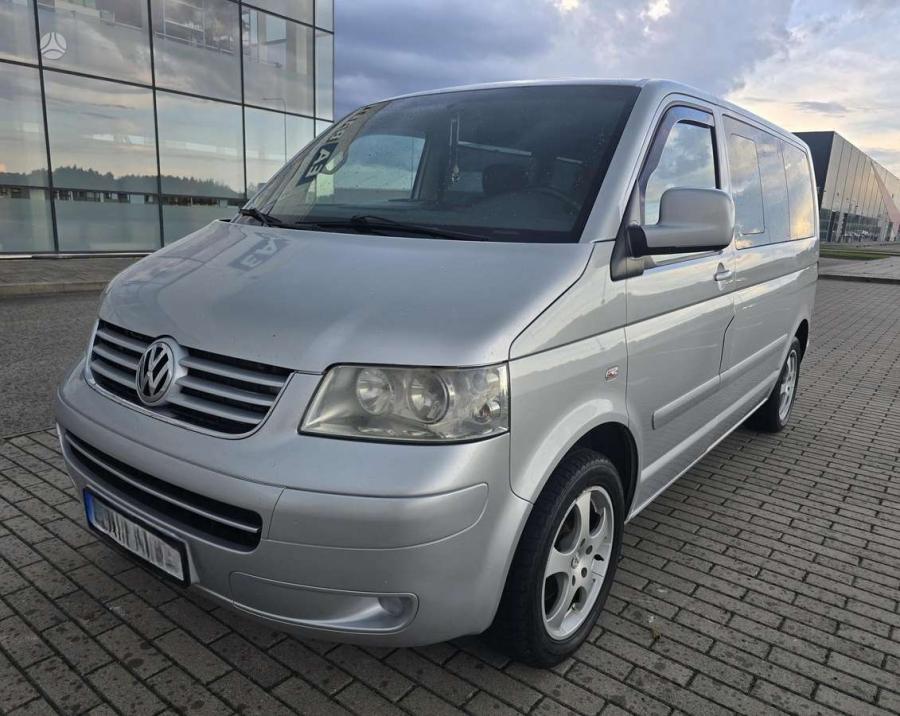 Pelēks Volkswagen Multivan 2008 Panevēža, ar dzinēja tilpumu 1.90 L un nobraukumu 328 tūkst. km par 10499 €, foto 1 vietnē AUTOMOTO.COM.LV