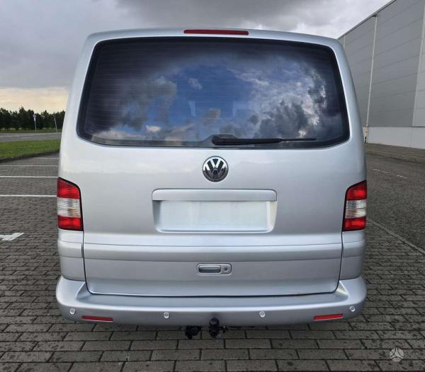 Pelēks Volkswagen Multivan 2008 Panevēža, ar dzinēja tilpumu 1.90 L un nobraukumu 328 tūkst. km par 10499 €, foto 4 vietnē AUTOMOTO.COM.LV