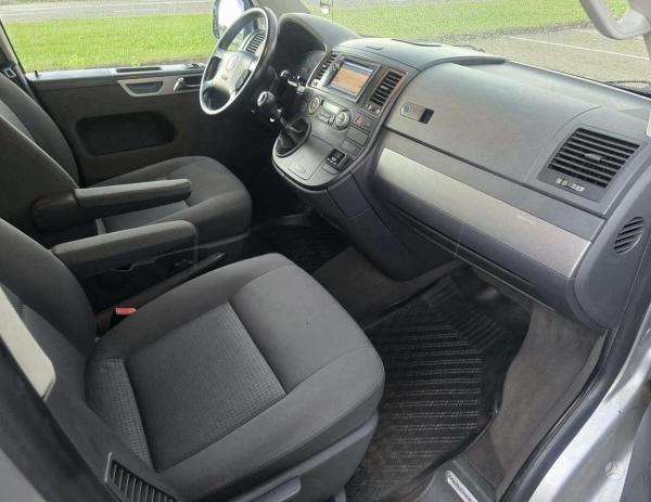 Pelēks Volkswagen Multivan 2008 Panevēža, ar dzinēja tilpumu 1.90 L un nobraukumu 328 tūkst. km par 10499 €, foto 10 vietnē AUTOMOTO.COM.LV