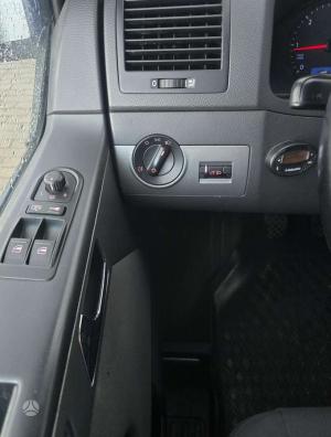 Pelēks Volkswagen Multivan 2008 Panevēža, ar dzinēja tilpumu 1.90 L un nobraukumu 328 tūkst. km par 10499 €, foto 33 vietnē AUTOMOTO.COM.LV