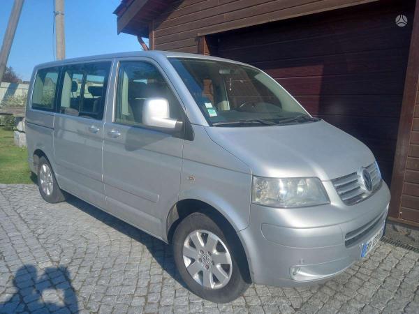 Pelēks Volkswagen Multivan 2008 Panevēža, ar dzinēja tilpumu 2.50 L un nobraukumu 400 tūkst. km par 4300 €, foto 1 vietnē AUTOMOTO.COM.LV