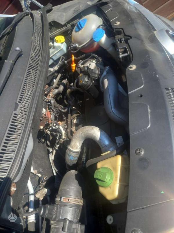 Pelēks Volkswagen Multivan 2008 Panevēža, ar dzinēja tilpumu 2.50 L un nobraukumu 400 tūkst. km par 4300 €, foto 10 vietnē AUTOMOTO.COM.LV