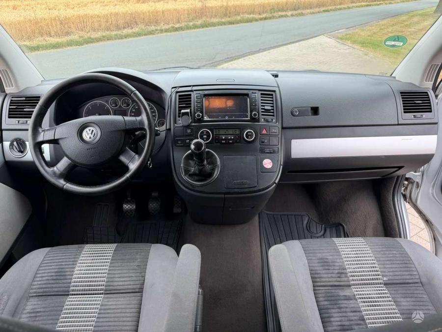 Pelēks Volkswagen Multivan 2008 Viļņa, ar dzinēja tilpumu 2.50 L un nobraukumu 287 tūkst. km par 9350 €, foto 6 vietnē AUTOMOTO.COM.LV
