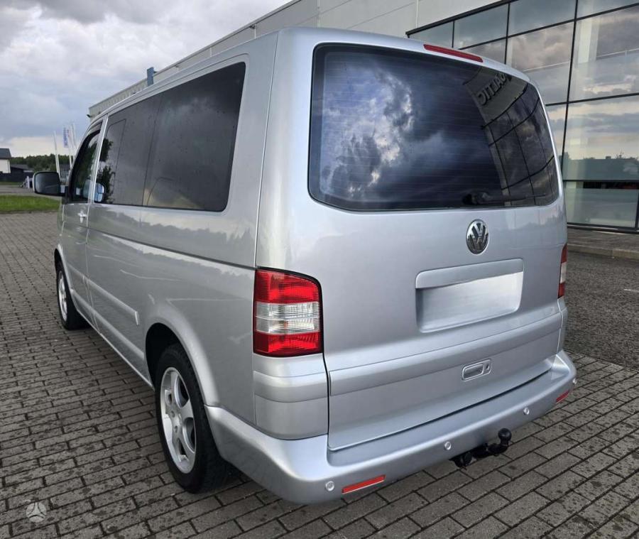 Grey Volkswagen Multivan 2008 in Panevezys, with an engine capacity of 1.90 L and mileage of 328 thousand km for 10499 €, photo 1 on AUTOMOTO.COM.LV