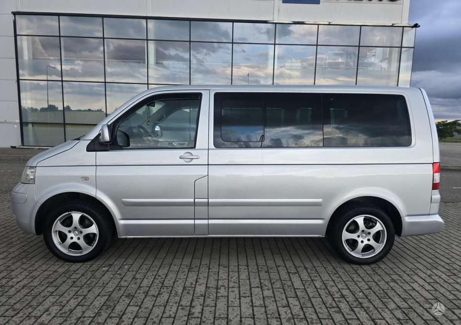 Grey Volkswagen Multivan 2008 in Panevezys, with an engine capacity of 1.90 L and mileage of 328 thousand km for 10499 €, photo 3 on AUTOMOTO.COM.LV