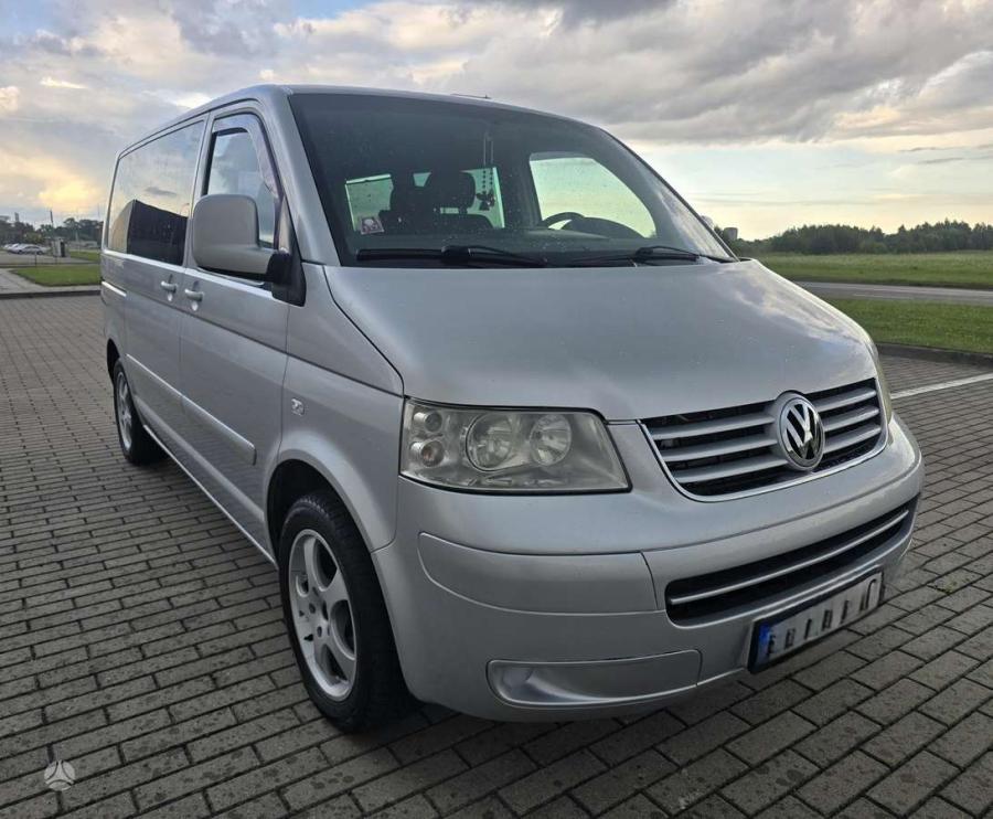 Grey Volkswagen Multivan 2008 in Panevezys, with an engine capacity of 1.90 L and mileage of 328 thousand km for 10499 €, photo 4 on AUTOMOTO.COM.LV