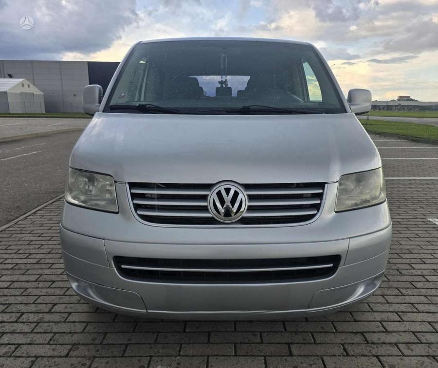 Grey Volkswagen Multivan 2008 in Panevezys, with an engine capacity of 1.90 L and mileage of 328 thousand km for 10499 €, photo 5 on AUTOMOTO.COM.LV