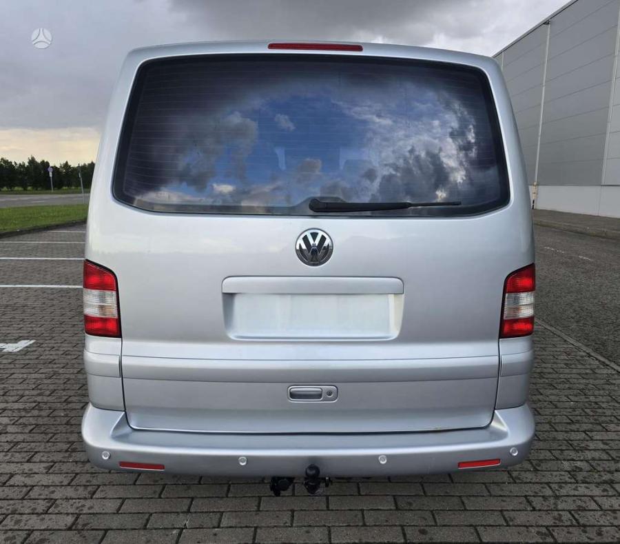 Grey Volkswagen Multivan 2008 in Panevezys, with an engine capacity of 1.90 L and mileage of 328 thousand km for 10499 €, photo 7 on AUTOMOTO.COM.LV