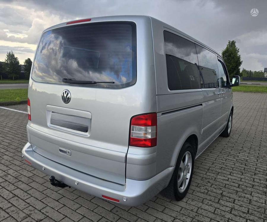 Grey Volkswagen Multivan 2008 in Panevezys, with an engine capacity of 1.90 L and mileage of 328 thousand km for 10499 €, photo 8 on AUTOMOTO.COM.LV