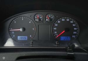 Grey Volkswagen Multivan 2008 in Panevezys, with an engine capacity of 1.90 L and mileage of 328 thousand km for 10499 €, photo 31 on AUTOMOTO.COM.LV