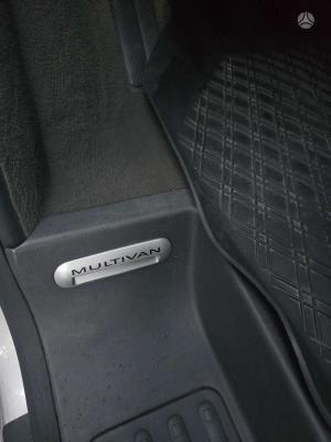 Grey Volkswagen Multivan 2008 in Panevezys, with an engine capacity of 1.90 L and mileage of 328 thousand km for 10499 €, photo 33 on AUTOMOTO.COM.LV