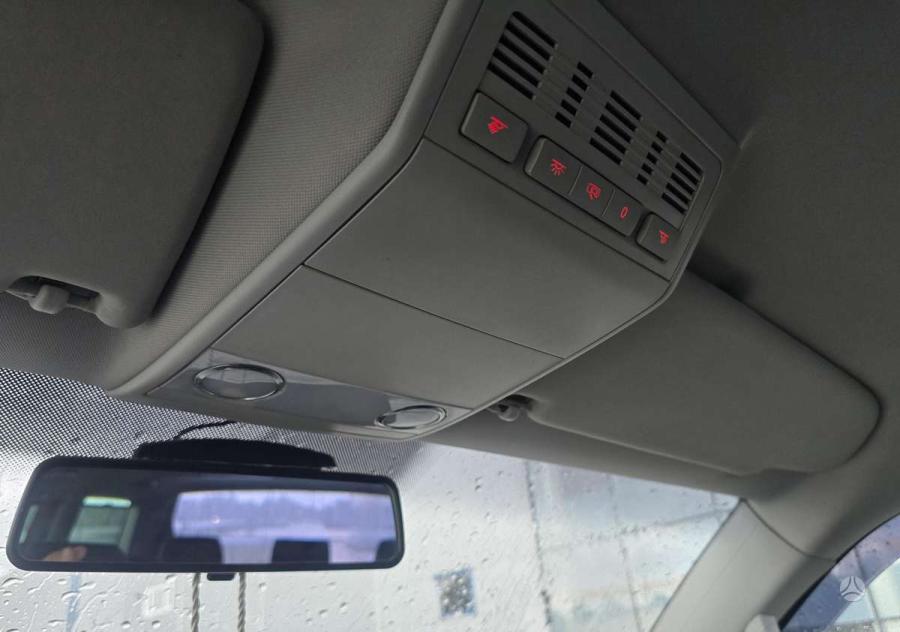 Grey Volkswagen Multivan 2008 in Panevezys, with an engine capacity of 1.90 L and mileage of 328 thousand km for 10499 €, photo 41 on AUTOMOTO.COM.LV