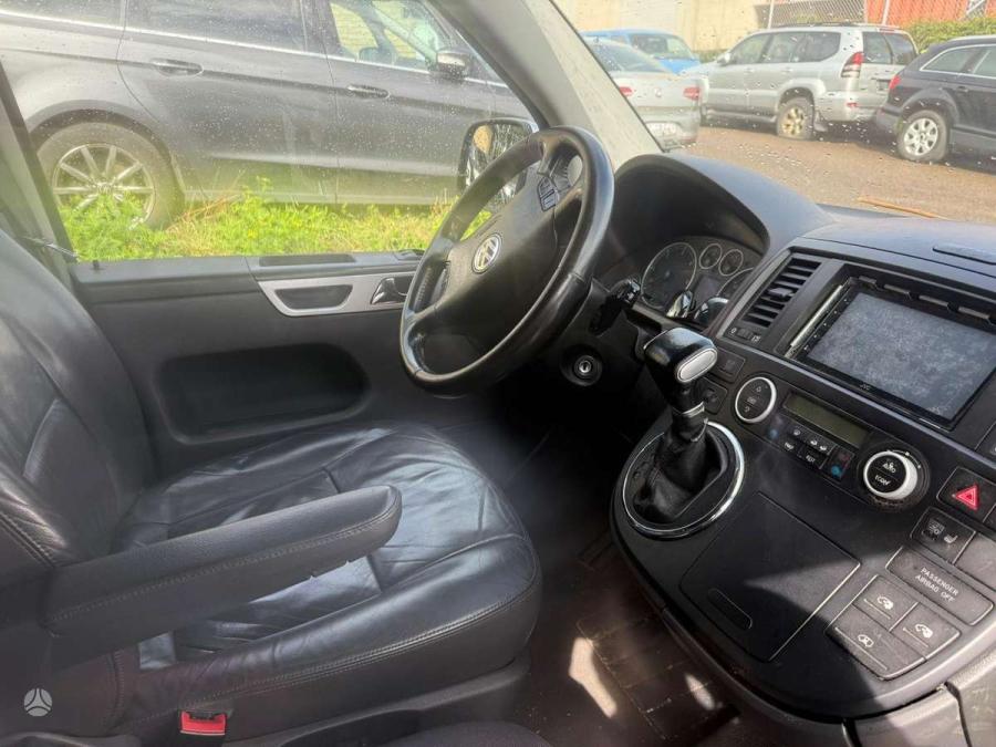 Grey Volkswagen Multivan 2008 in Taurage, with an engine capacity of 2.50 L and mileage of 530 thousand km for 6400 €, photo 9 on AUTOMOTO.COM.LV