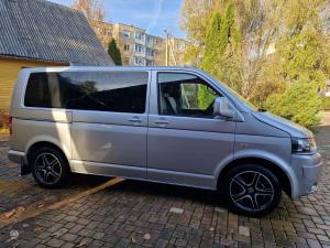Pelēks Volkswagen Multivan 2009 Mažeikiai, ar dzinēja tilpumu 2.46 L un nobraukumu 255 tūkst. km par 10500 €, foto  vietnē AUTOMOTO.COM.LV