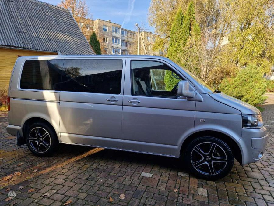 Pelēks Volkswagen Multivan 2009 Mažeikiai, ar dzinēja tilpumu 2.46 L un nobraukumu 255 tūkst. km par 10500 €, foto 1 vietnē AUTOMOTO.COM.LV