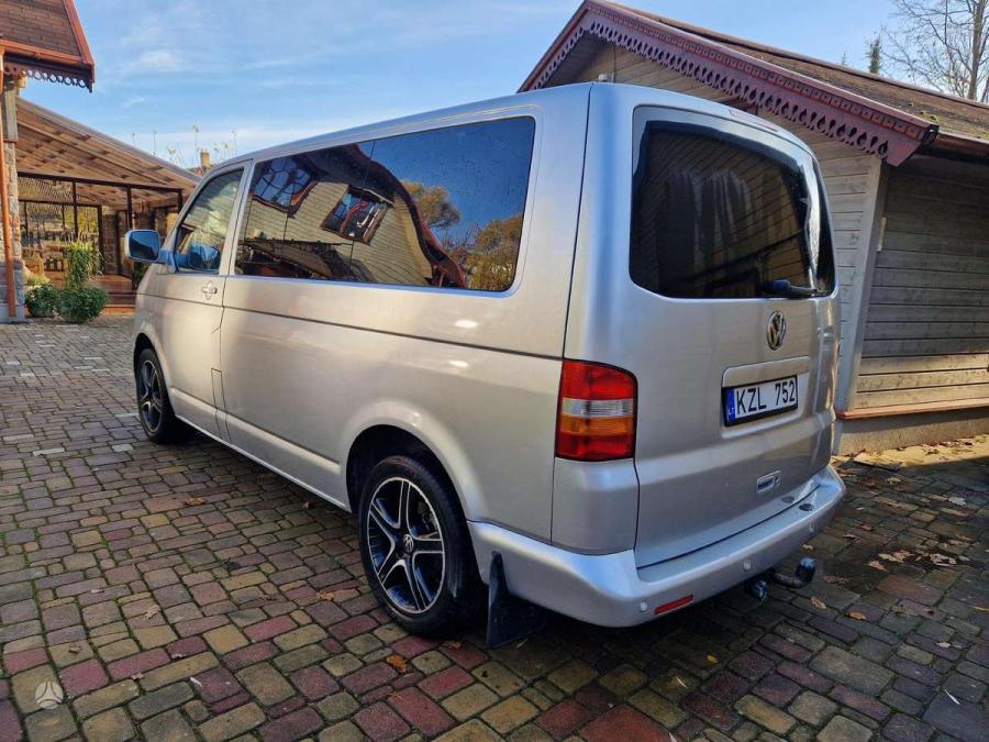 Pelēks Volkswagen Multivan 2009 Mažeikiai, ar dzinēja tilpumu 2.46 L un nobraukumu 255 tūkst. km par 10500 €, foto 2 vietnē AUTOMOTO.COM.LV
