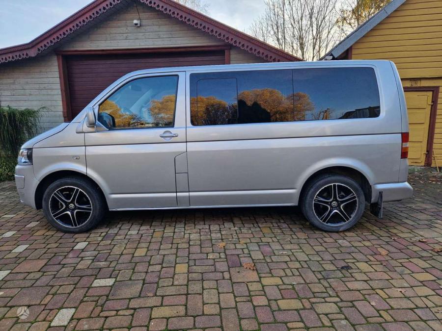 Pelēks Volkswagen Multivan 2009 Mažeikiai, ar dzinēja tilpumu 2.46 L un nobraukumu 255 tūkst. km par 10500 €, foto 4 vietnē AUTOMOTO.COM.LV