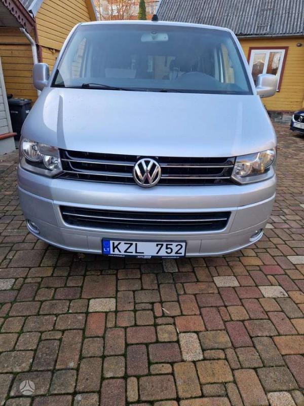 Grey Volkswagen Multivan 2009 in Mazeikiai, with an engine capacity of 2.46 L and mileage of 255 thousand km for 10500 €, photo 5 on AUTOMOTO.COM.LV
