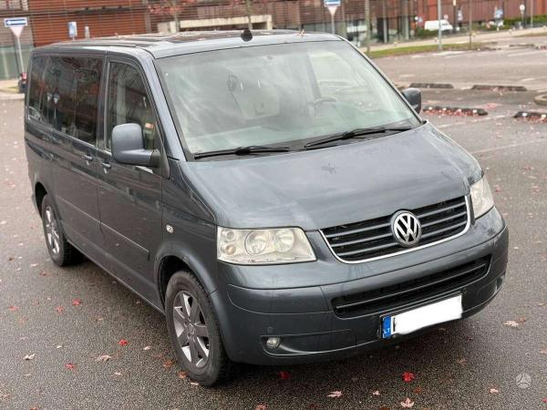Pelēks Volkswagen Multivan 2009 Klaipėda, ar dzinēja tilpumu 2.50 L un nobraukumu 365 tūkst. km par 6700 €, foto 4 vietnē AUTOMOTO.COM.LV