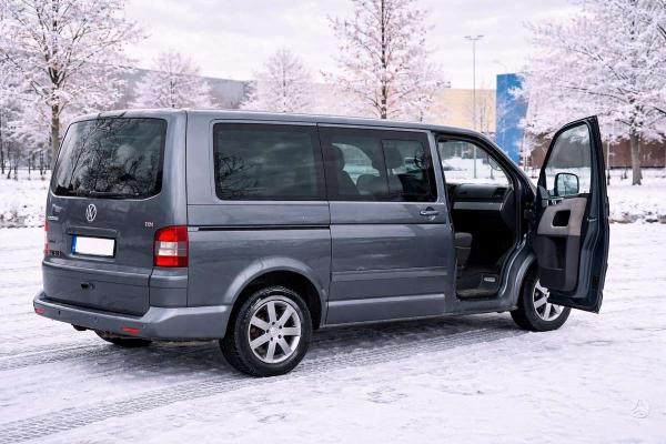Grey Volkswagen Multivan 2009 in Klaipeda, with an engine capacity of 2.50 L and mileage of 365 thousand km for 7400 €, photo 4 on AUTOMOTO.COM.LV