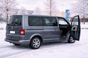 Grey Volkswagen Multivan 2009 in Klaipeda, with an engine capacity of 2.50 L and mileage of 365 thousand km for 7400 €, photo 7 on AUTOMOTO.COM.LV