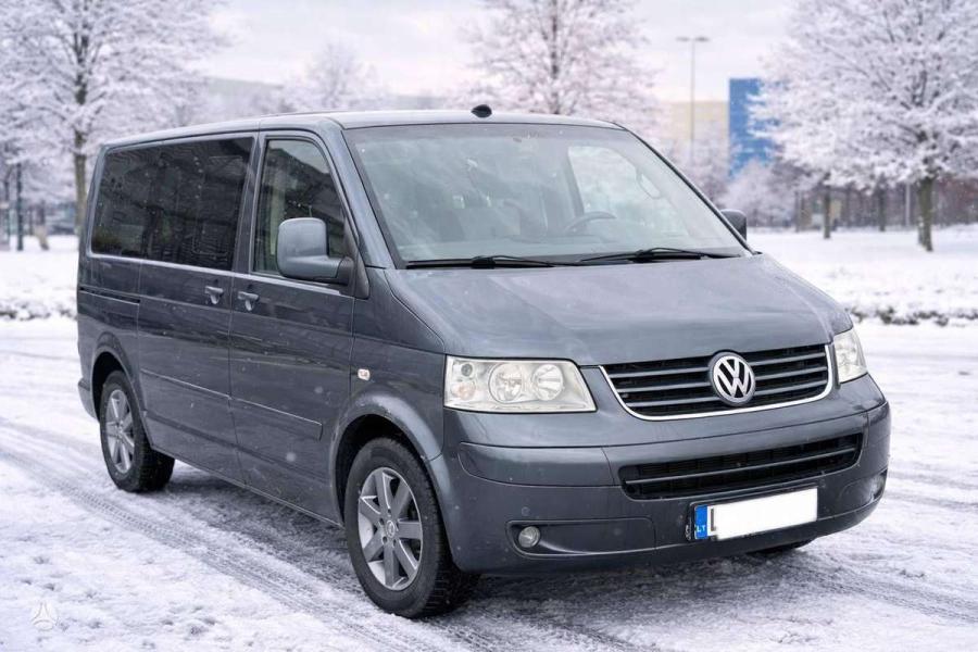 Grey Volkswagen Multivan 2009 in Klaipeda, with an engine capacity of 2.50 L and mileage of 365 thousand km for 7400 €, photo 1 on AUTOMOTO.COM.LV