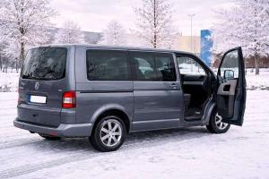 Grey Volkswagen Multivan 2009 in Klaipeda, with an engine capacity of 2.50 L and mileage of 365 thousand km for 7400 €, photo 3 on AUTOMOTO.COM.LV