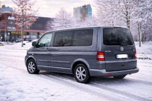 Grey Volkswagen Multivan 2009 in Klaipeda, with an engine capacity of 2.50 L and mileage of 365 thousand km for 7400 €, photo 4 on AUTOMOTO.COM.LV