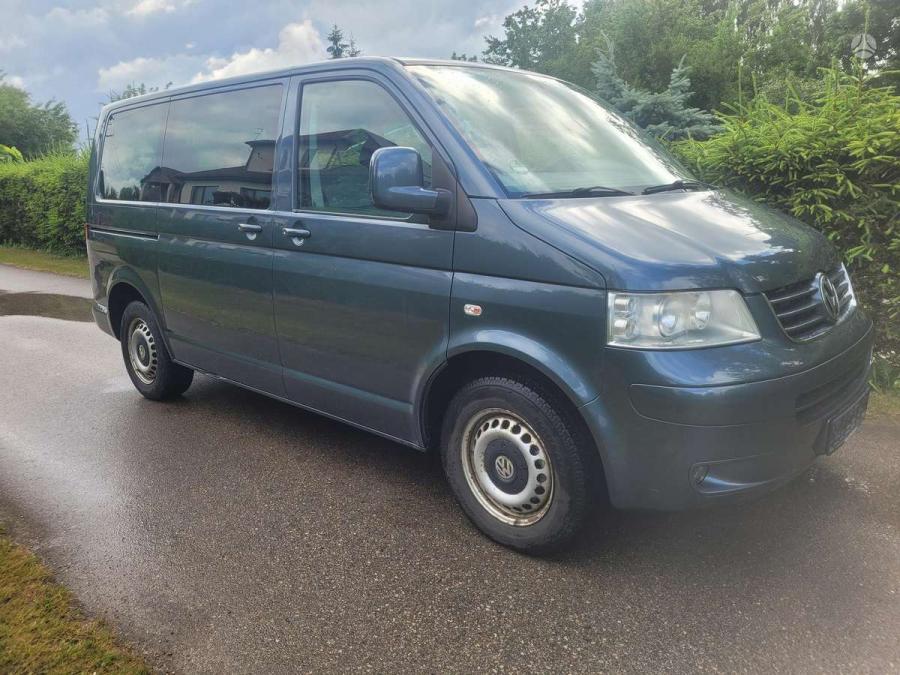 Pelēks Volkswagen Multivan 2009 Vilkaviškis, ar dzinēja tilpumu 2.46 L un nobraukumu 291 tūkst. km par 6600 €, foto 1 vietnē AUTOMOTO.COM.LV