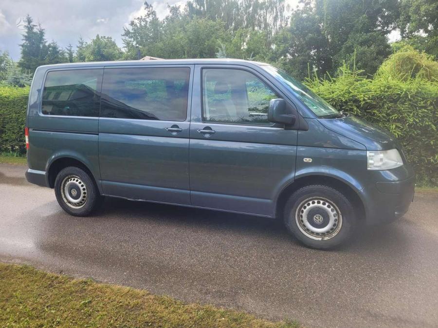 Pelēks Volkswagen Multivan 2009 Vilkaviškis, ar dzinēja tilpumu 2.46 L un nobraukumu 291 tūkst. km par 6600 €, foto 3 vietnē AUTOMOTO.COM.LV