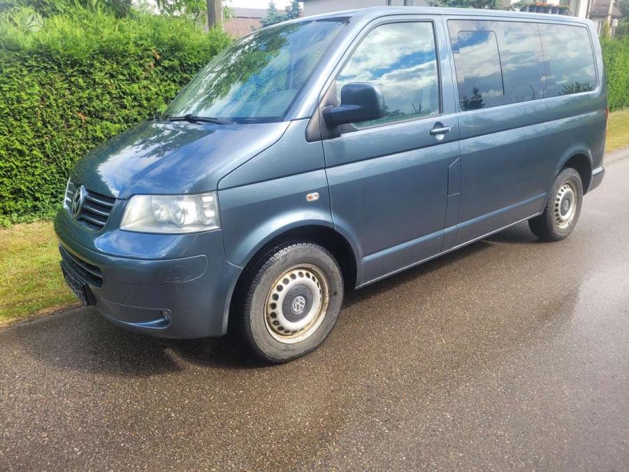 Pelēks Volkswagen Multivan 2009 Vilkaviškis, ar dzinēja tilpumu 2.46 L un nobraukumu 291 tūkst. km par 6600 €, foto 4 vietnē AUTOMOTO.COM.LV