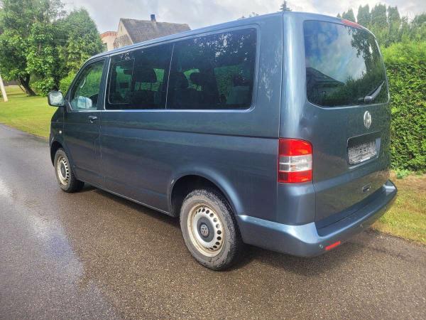 Pelēks Volkswagen Multivan 2009 Vilkaviškis, ar dzinēja tilpumu 2.46 L un nobraukumu 291 tūkst. km par 6600 €, foto 4 vietnē AUTOMOTO.COM.LV