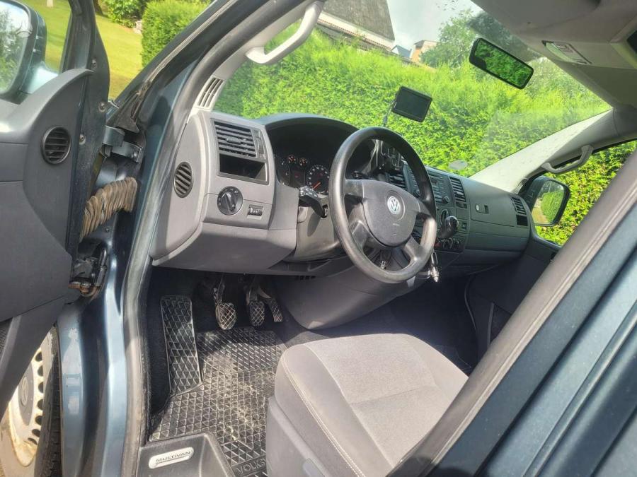 Pelēks Volkswagen Multivan 2009 Vilkaviškis, ar dzinēja tilpumu 2.46 L un nobraukumu 291 tūkst. km par 6600 €, foto 12 vietnē AUTOMOTO.COM.LV