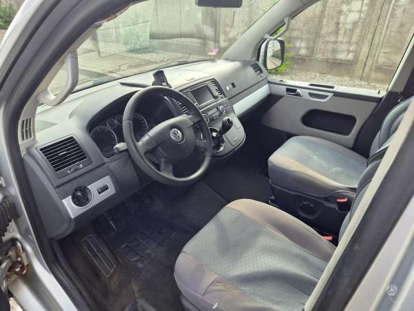 Pelēks Volkswagen Multivan 2010 Mažeikiai, ar dzinēja tilpumu 2.50 L un nobraukumu 310 tūkst. km par 5700 €, foto 7 vietnē AUTOMOTO.COM.LV