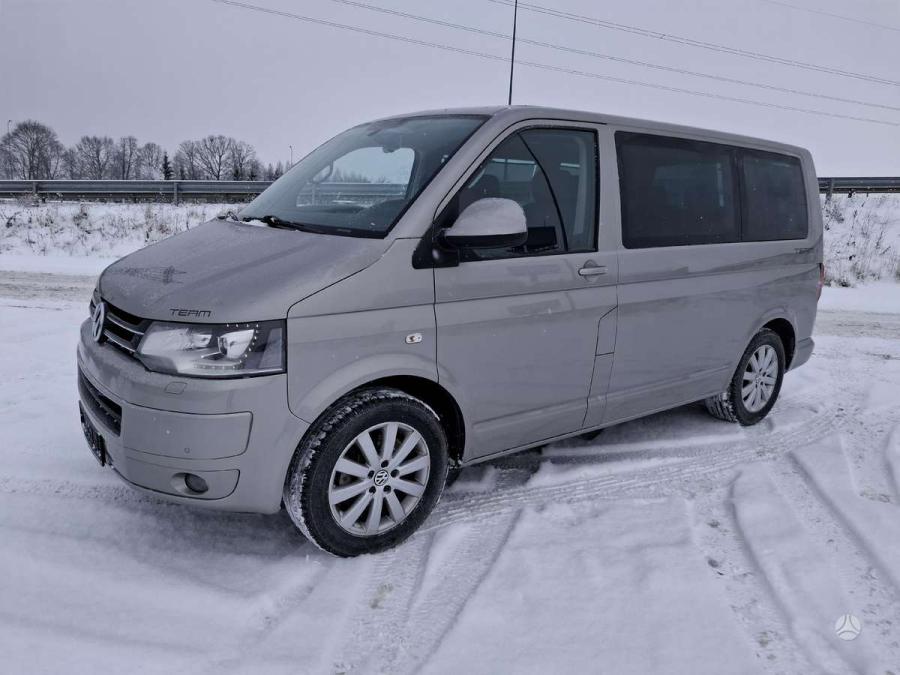 Grey Volkswagen Multivan 2011 in Marijampole, with an engine capacity of 2.00 L and mileage of 257 thousand km for 14200 €, photo 1 on AUTOMOTO.COM.LV