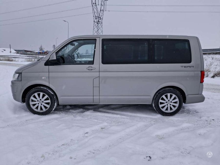Grey Volkswagen Multivan 2011 in Marijampole, with an engine capacity of 2.00 L and mileage of 257 thousand km for 14200 €, photo 5 on AUTOMOTO.COM.LV