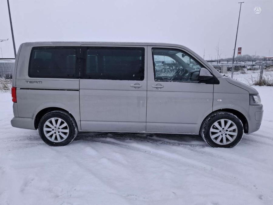 Grey Volkswagen Multivan 2011 in Marijampole, with an engine capacity of 2.00 L and mileage of 257 thousand km for 14200 €, photo 6 on AUTOMOTO.COM.LV