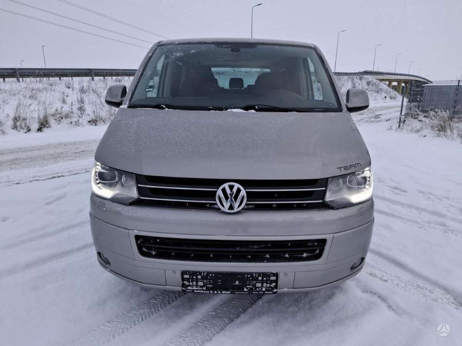 Grey Volkswagen Multivan 2011 in Marijampole, with an engine capacity of 2.00 L and mileage of 257 thousand km for 14200 €, photo 7 on AUTOMOTO.COM.LV