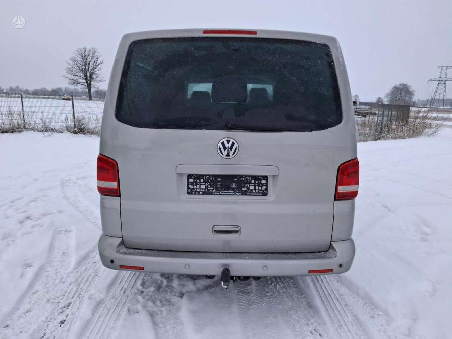 Grey Volkswagen Multivan 2011 in Marijampole, with an engine capacity of 2.00 L and mileage of 257 thousand km for 14200 €, photo 8 on AUTOMOTO.COM.LV