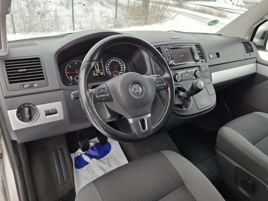 Grey Volkswagen Multivan 2011 in Marijampole, with an engine capacity of 2.00 L and mileage of 257 thousand km for 14200 €, photo 10 on AUTOMOTO.COM.LV
