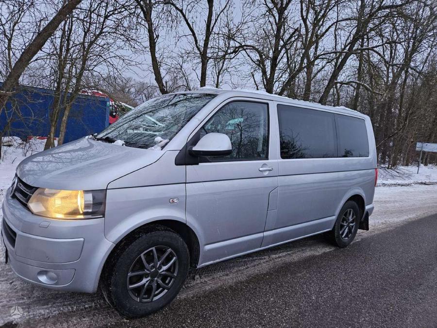 Grey Volkswagen Multivan 2011 in Kaisiadorys, with an engine capacity of 2.00 L and mileage of 260 thousand km for 12000 €, photo 1 on AUTOMOTO.COM.LV