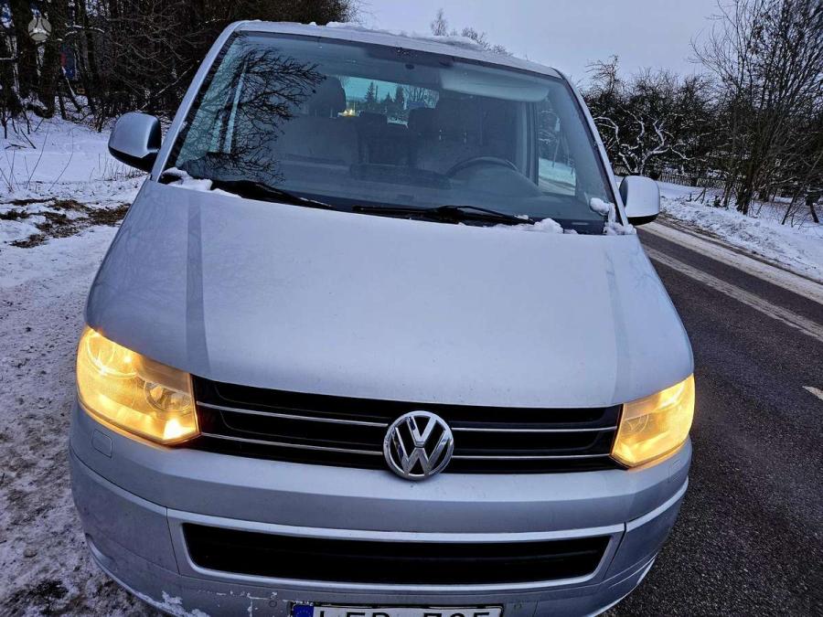 Grey Volkswagen Multivan 2011 in Kaisiadorys, with an engine capacity of 2.00 L and mileage of 260 thousand km for 12000 €, photo 8 on AUTOMOTO.COM.LV