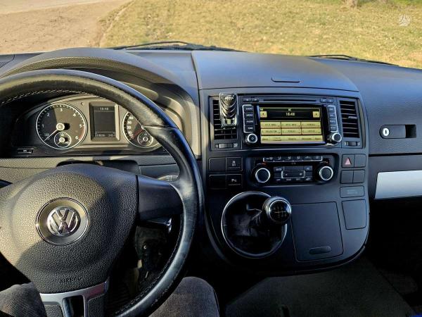 Pelēks Volkswagen Multivan 2011 Kaišiadorys, ar dzinēja tilpumu 2.00 L un nobraukumu 300 tūkst. km par 12900 €, foto 5 vietnē AUTOMOTO.COM.LV